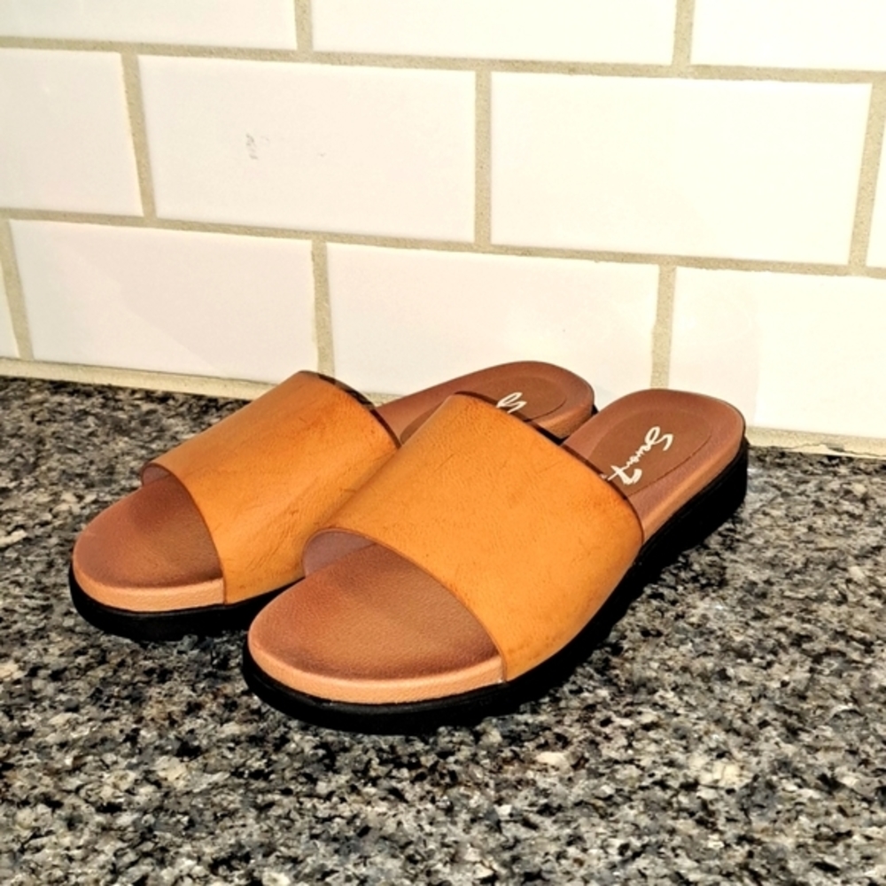 Seven Pearl Slide Brown Faux Leather Sandals. Size 7 - Gem